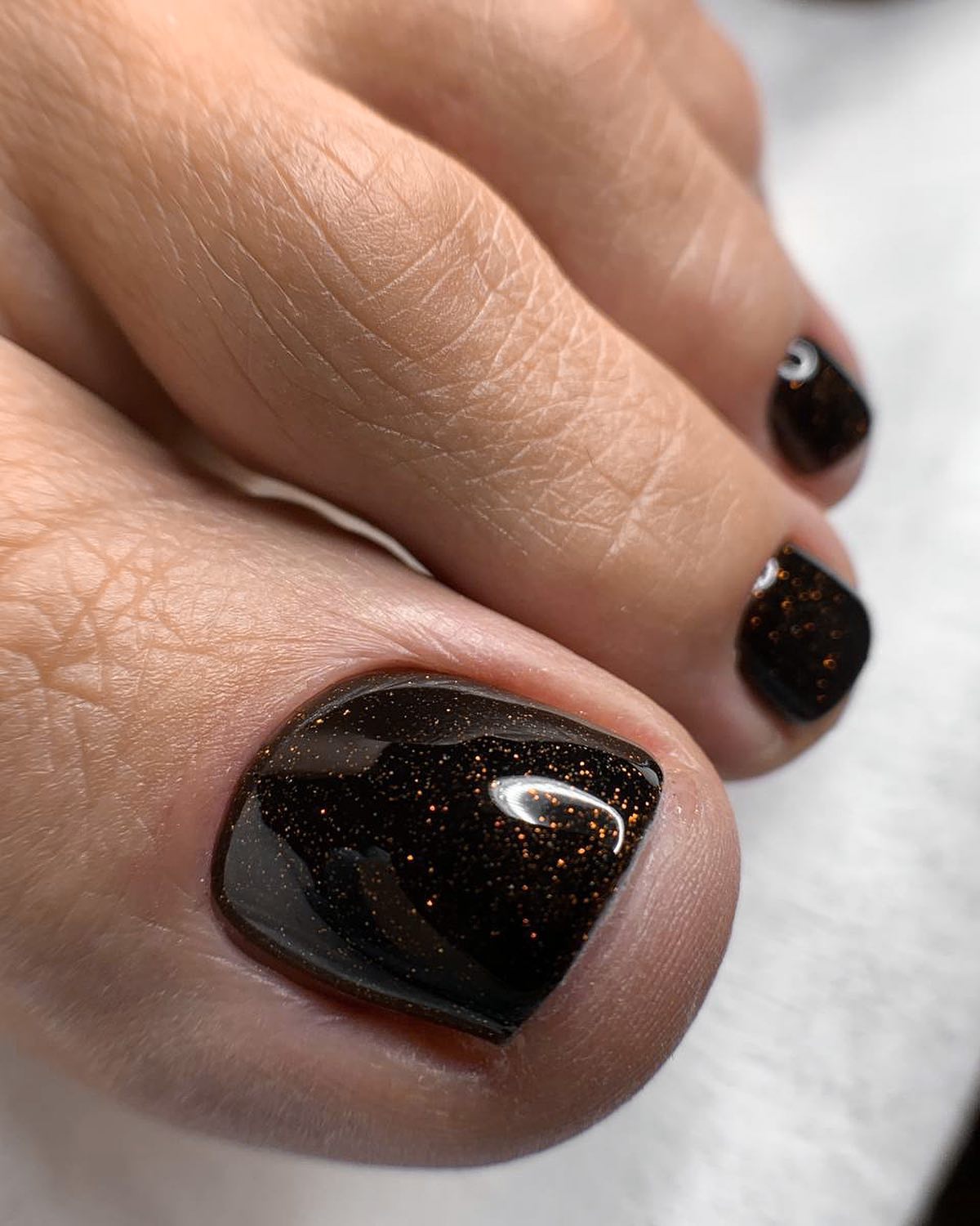 20 Stunning Toe Nail Colors for Tan Skin in Summer 2024: Best Ideas for ...