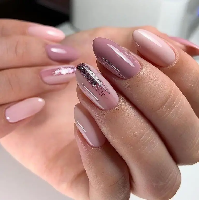 21 Short Oval Shaped Nails Ideas for Summer 2024: Bright, Classy, and ...