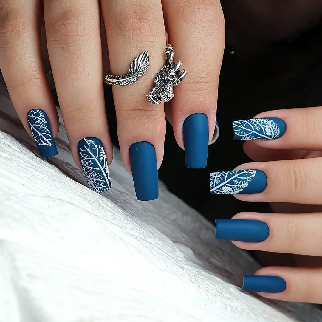 Navy Blue Fall Nails 2024: Elegant Acrylic, Almond, and Matte Designs