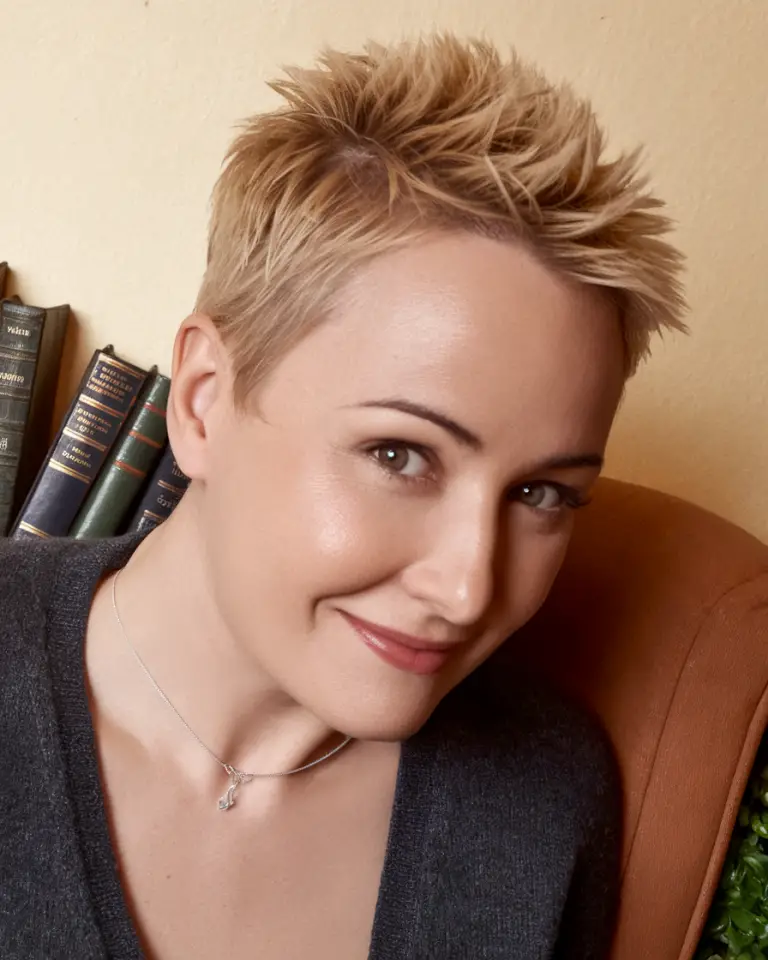 21 Stunning Buzz Cut for Women Ideas – Blonde, Undercut, Black Pixie ...